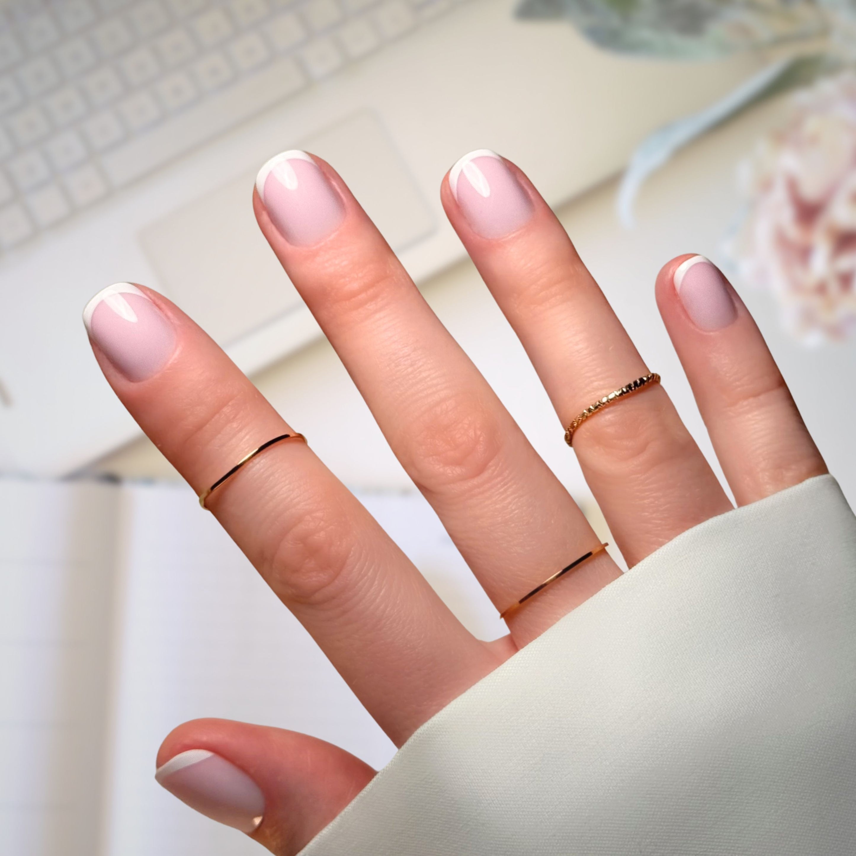 FIRST CLASS – GLEO NAILS